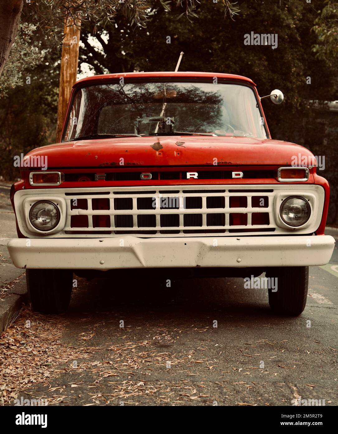 Rusty old trucks hi-res stock photography and images - Alamy