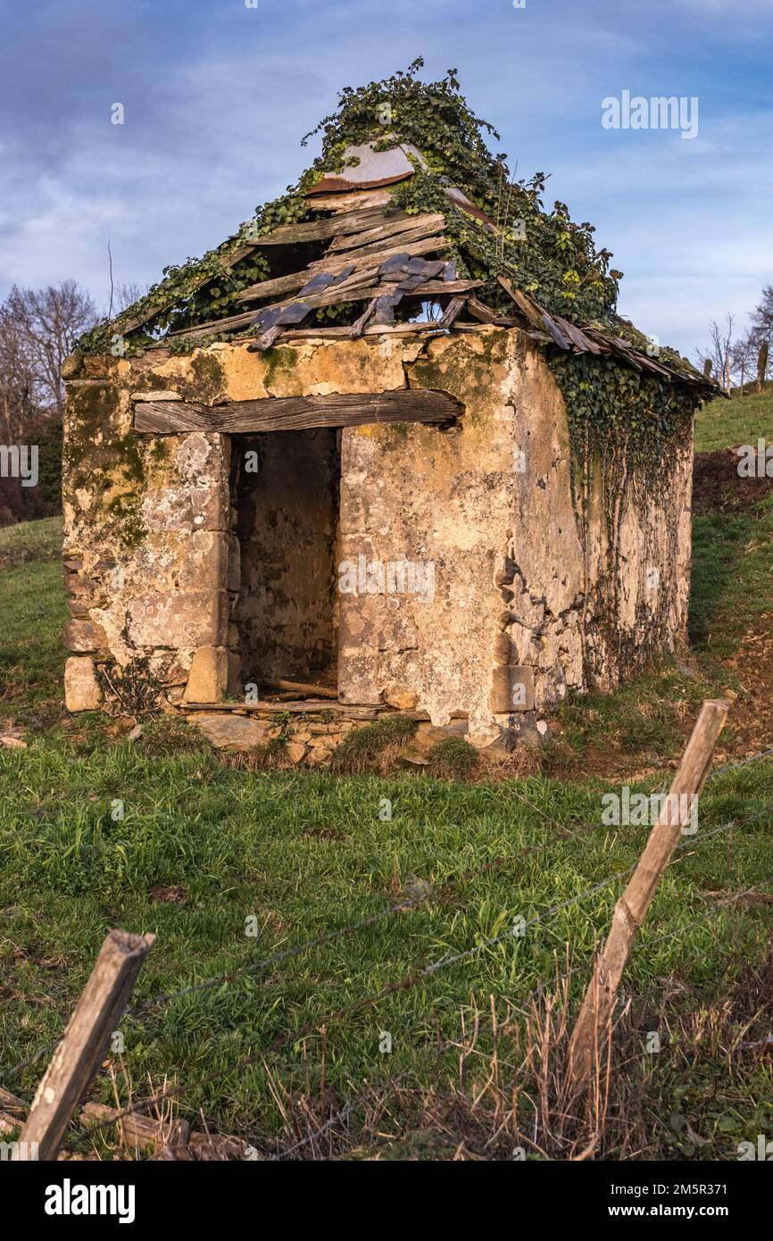 Ancienne cabane hi-res stock photography and images - Alamy