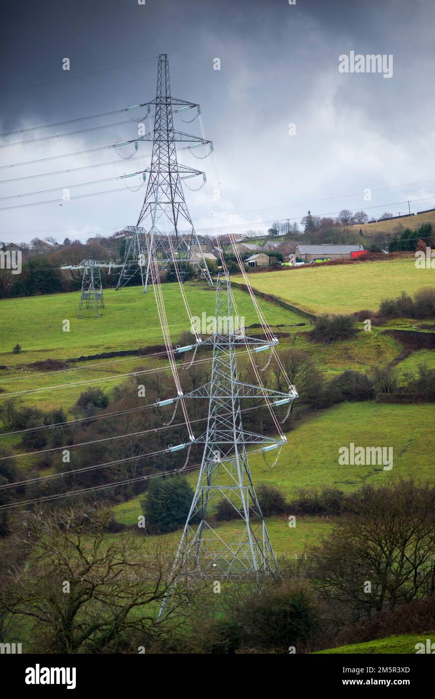 Power lines uk homes hi-res stock photography and images - Alamy