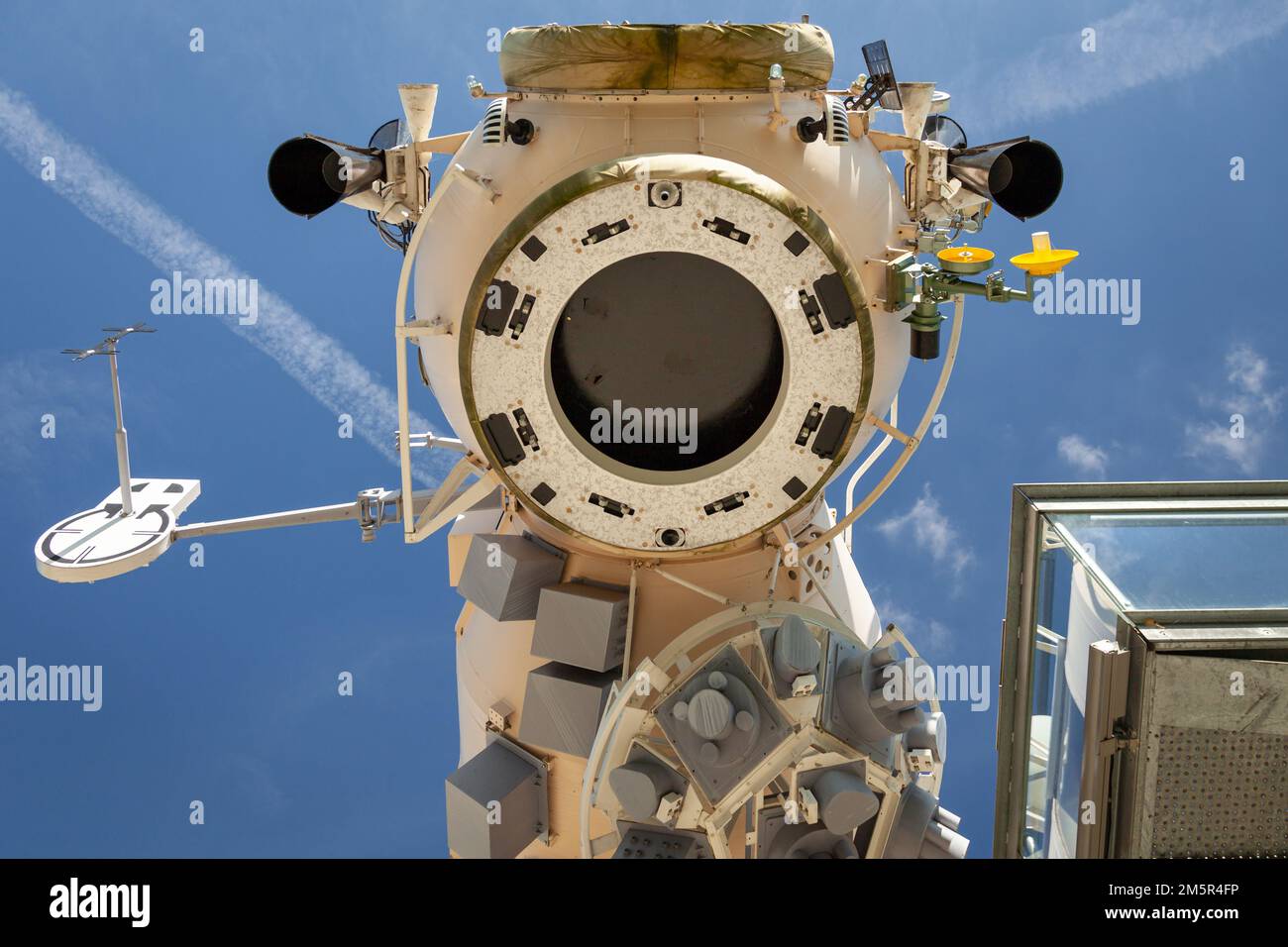 Mir docking module hi-res stock photography and images - Alamy