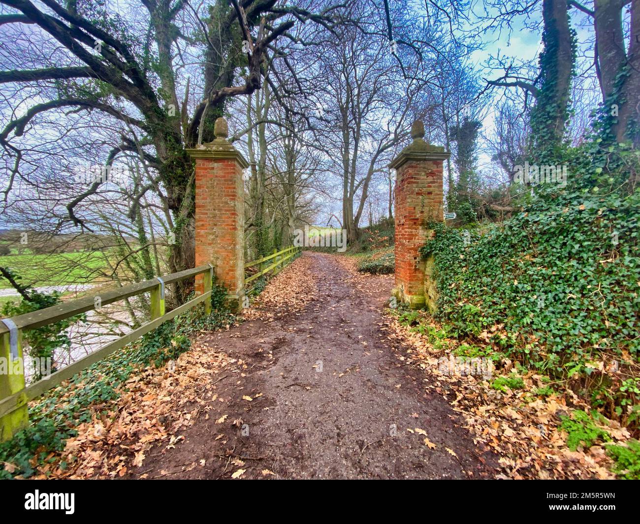 Public footpath at Otterton in Devon Stock Photo - Alamy