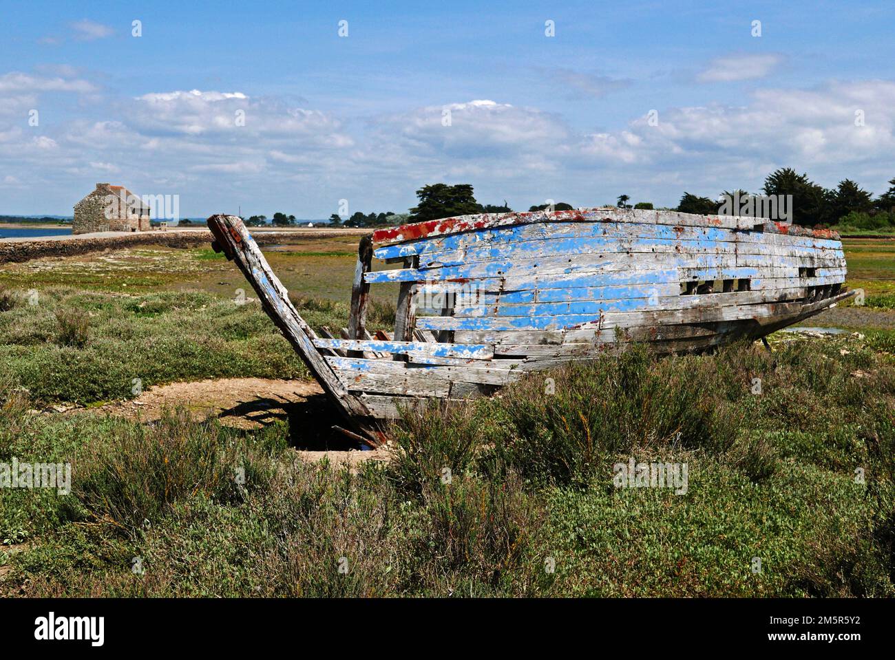 Ile d'Arz, old trawler wreck, Golfe du Morbihan, Morbihan, Bretagne ...
