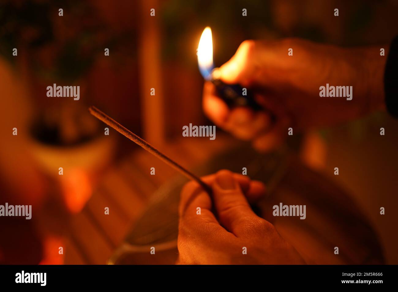 Encending hi-res stock photography and images - Alamy