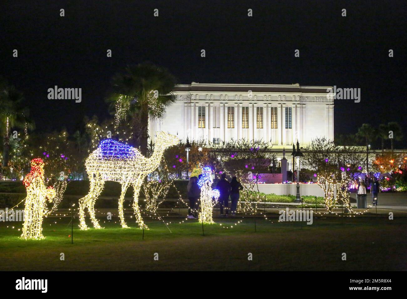 An Arizona holiday tradition since 1979, the Mesa Arizona Temple has ...