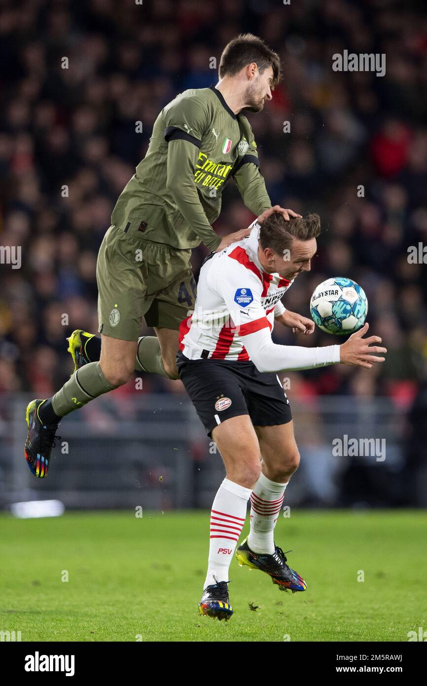 EINDHOVEN Luuk de Jong of PSV, Matteo Gabbia of AC Milan against AC ...