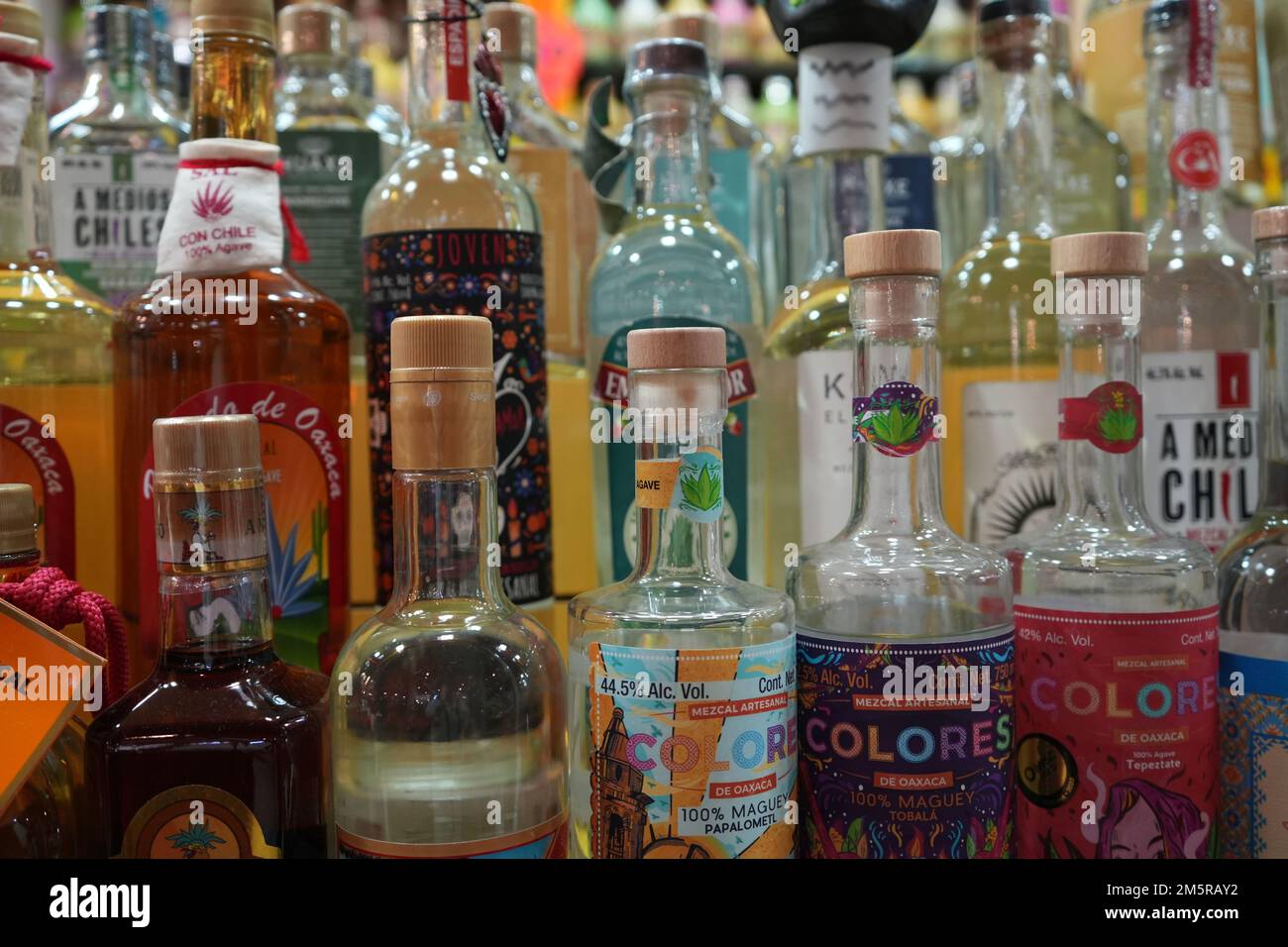 Mezcal in Oaxaca Market. Colores y sabores de Oaxaca Stock Photo - Alamy