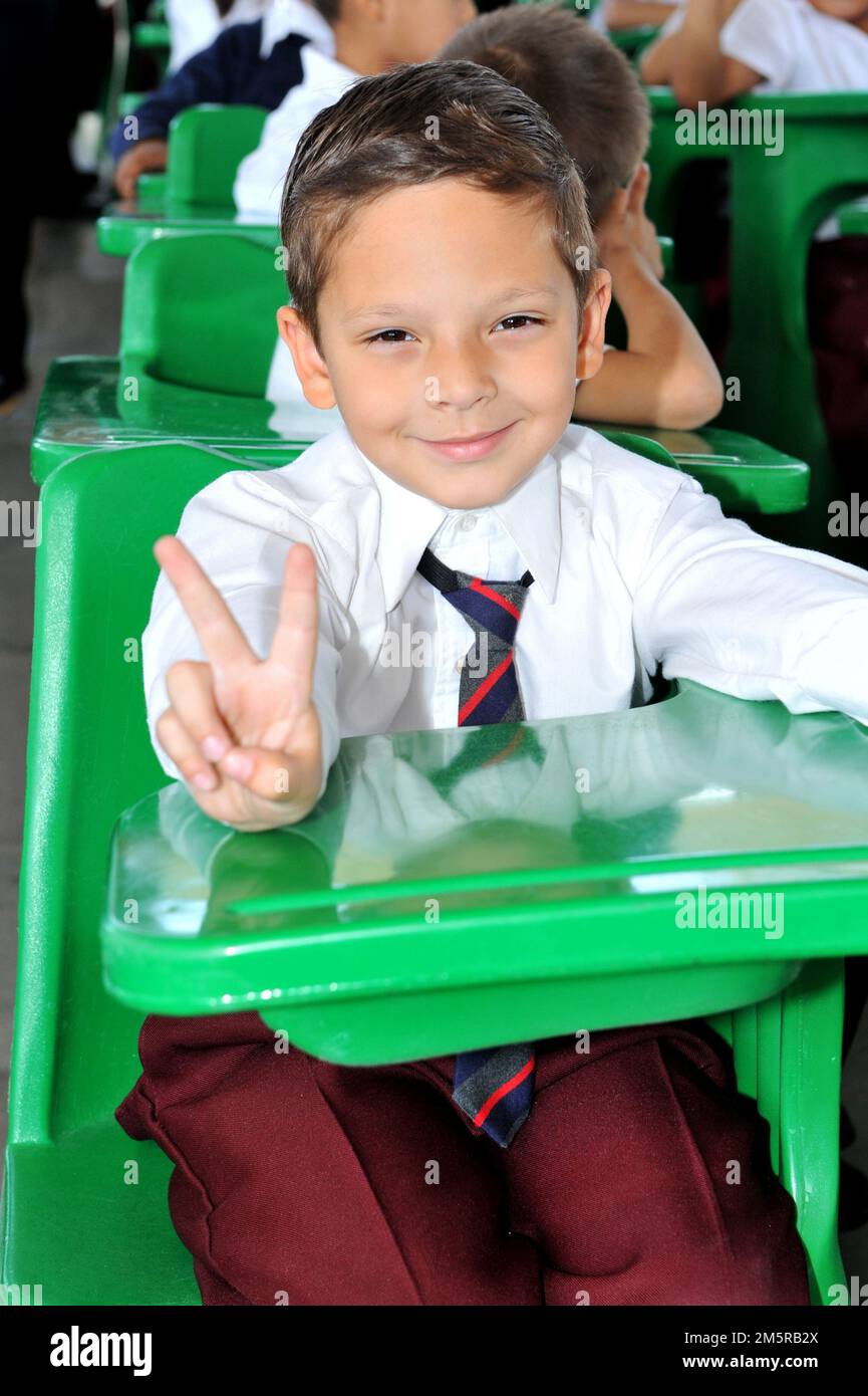 Estudiantes de primaria hi-res stock photography and images - Alamy
