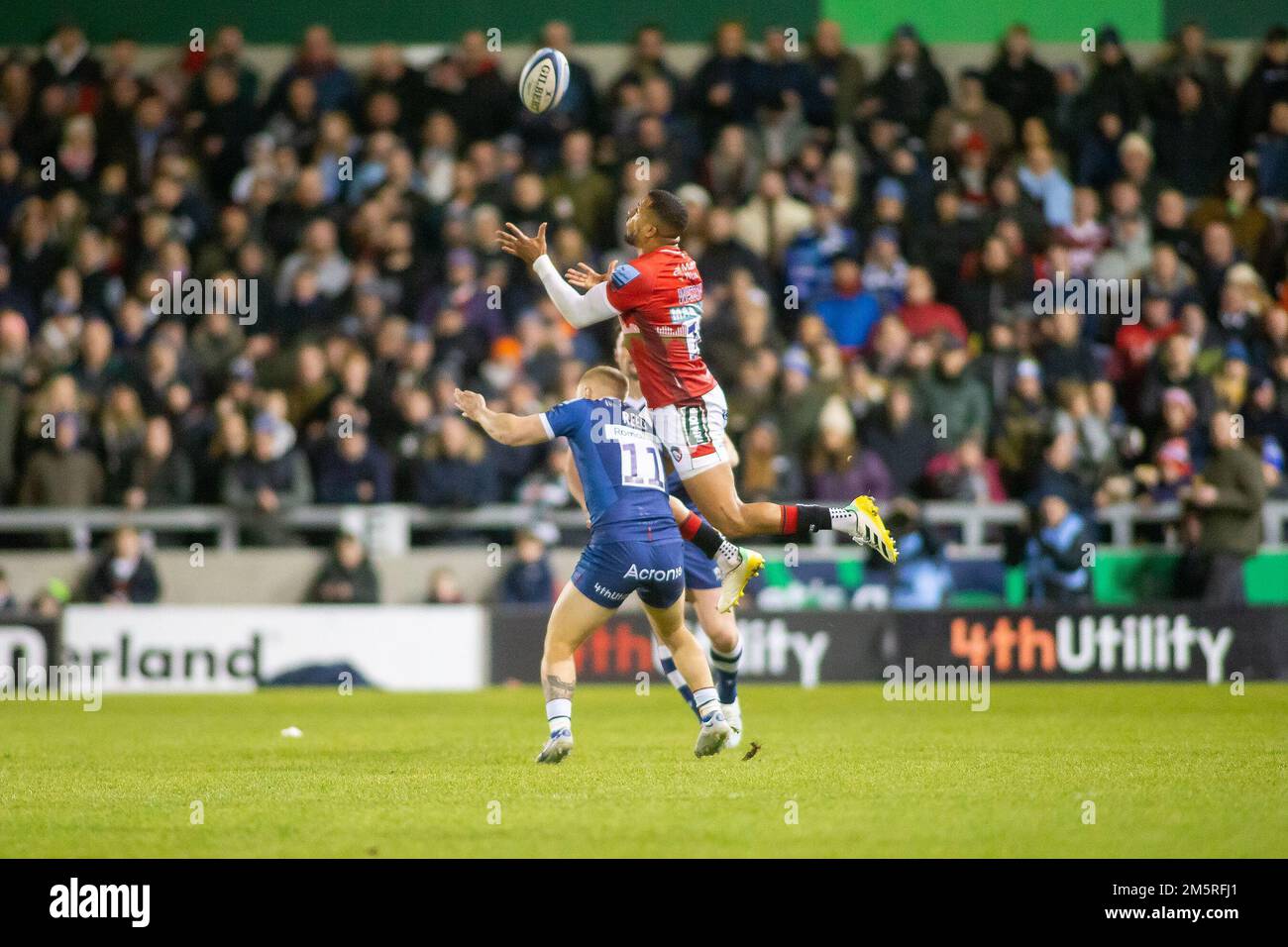 Manchester, UK. 30th Dec, 2022. Leicesters Anthony Watson #14 leaps ...