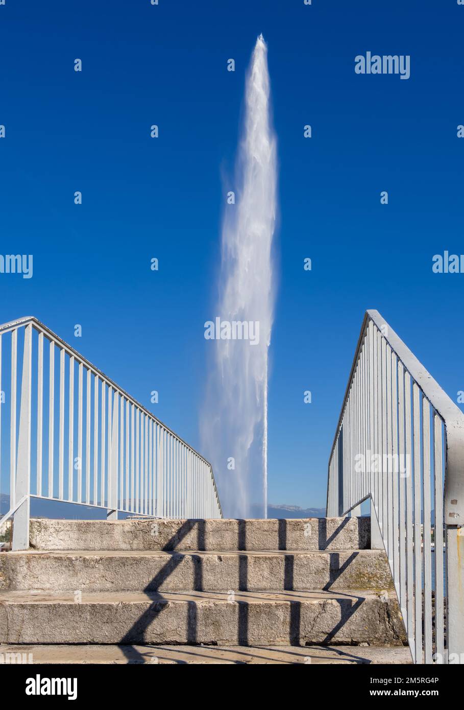 Water jet of Geneva, Switzerland, is a large fountain and one of the ...