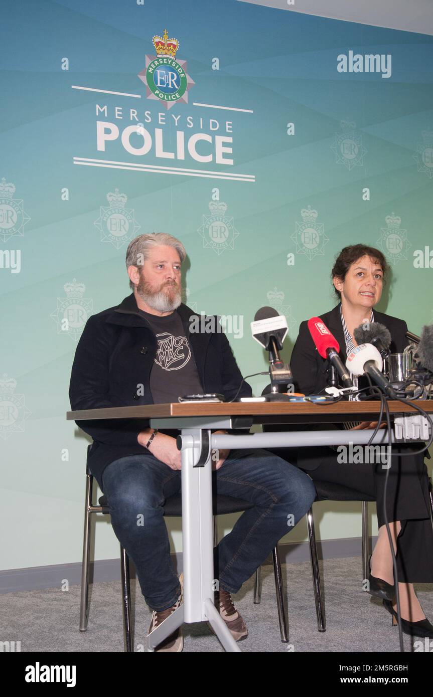 Non Exclusive: Elle's father, Tim Edwards, was present together with ...