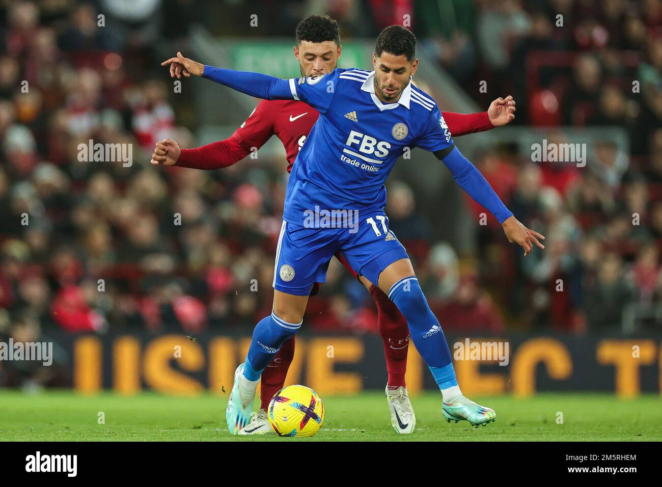 Ayoze Pérez #17 of Leicester City holds off Alex Oxlade-Chamberlain #15 ...