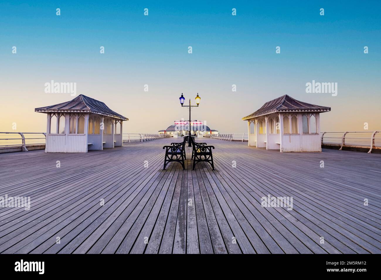 Evening sunset along Cromer Pier, Norfolk Stock Photo - Alamy