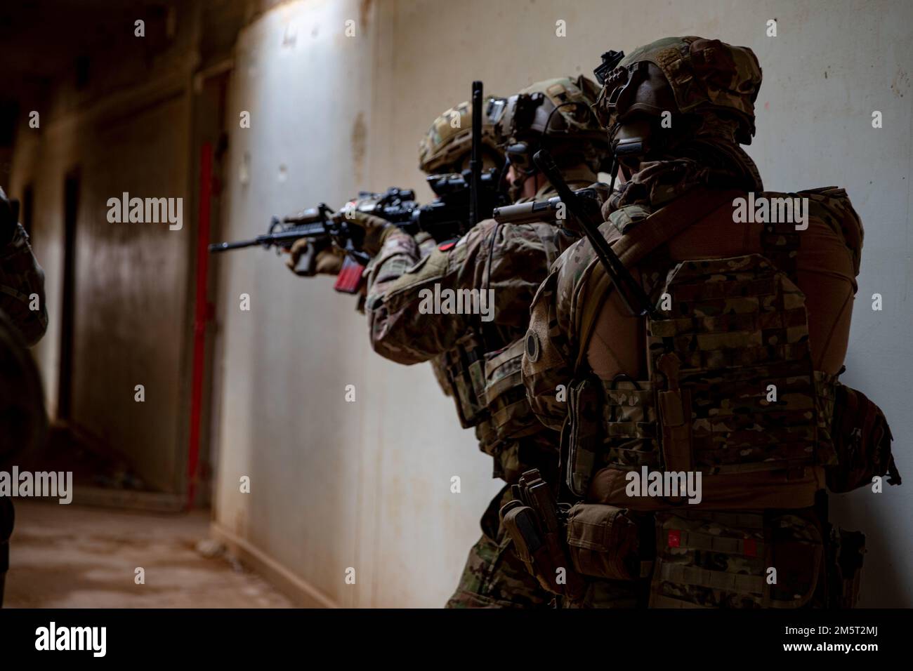 U.S. Army Soldiers, assigned to Alpha Company, 1st Battalion, 125th ...