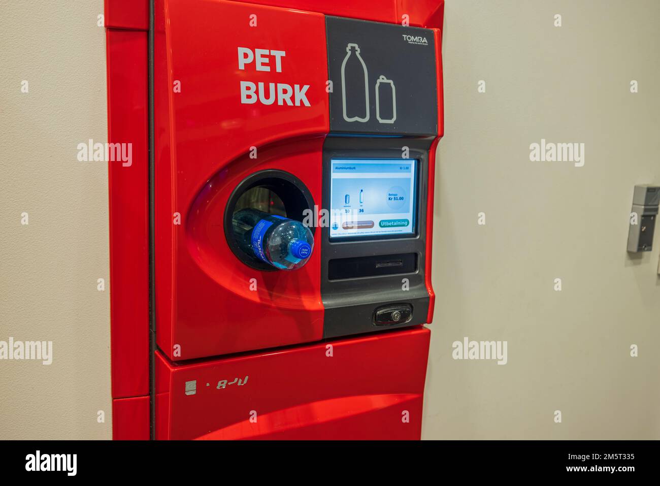 Plastic bottle recycling machine hi-res stock photography and images ...
