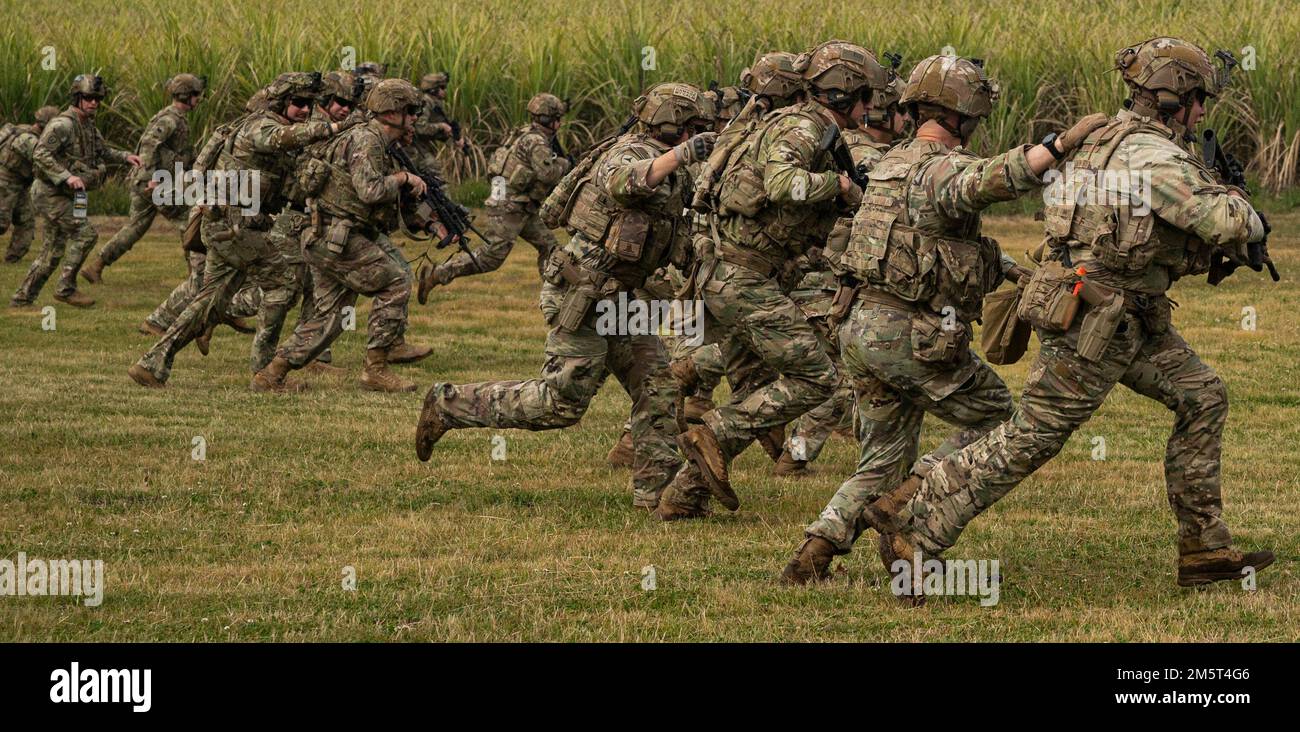 U.S. Army infantrymen assigned to the East African Response Force (EARF ...