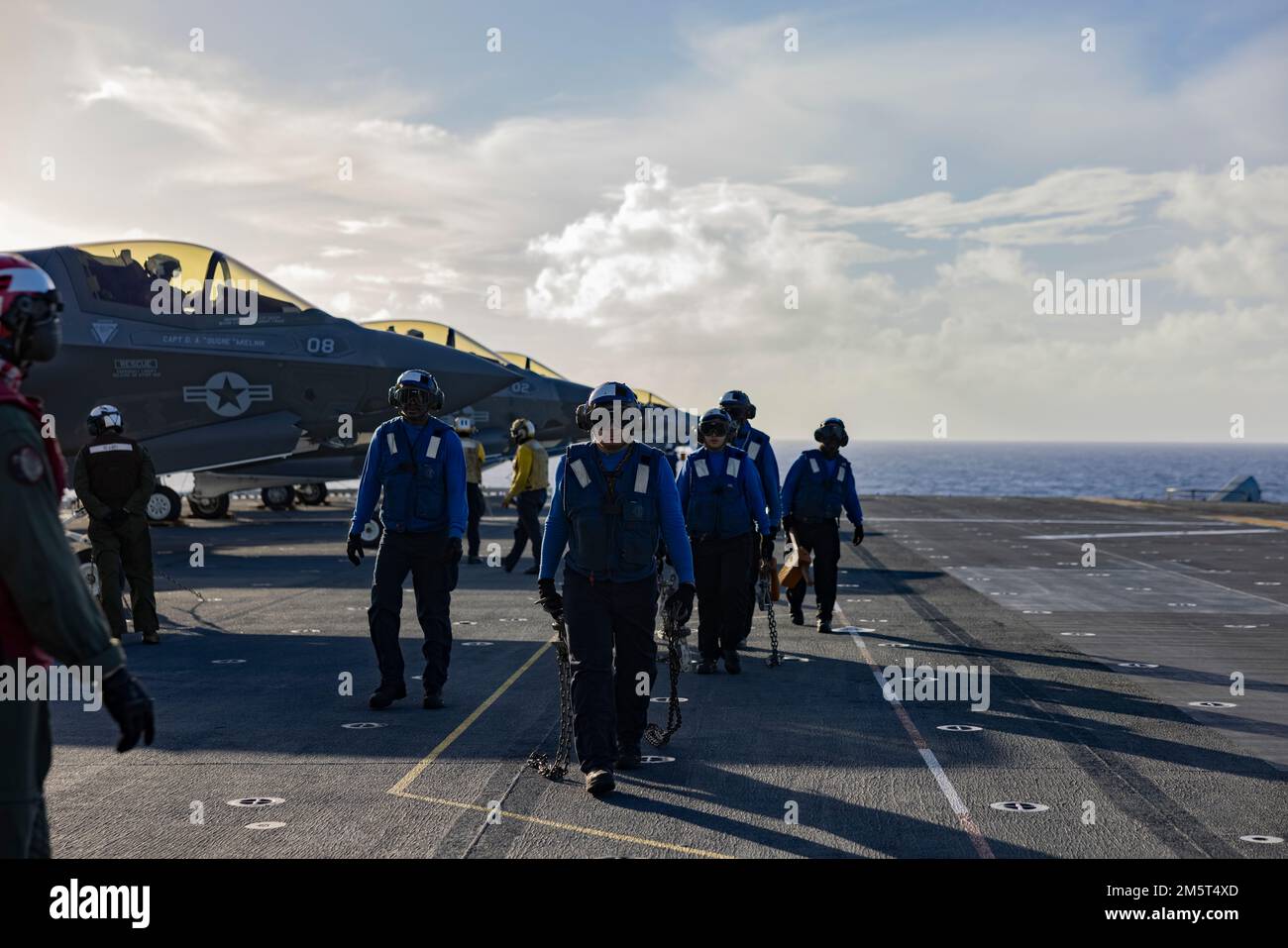 PACIFIC OCEAN (Nov. 26, 2022) - U.S. Navy Sailors assigned to USS Makin ...