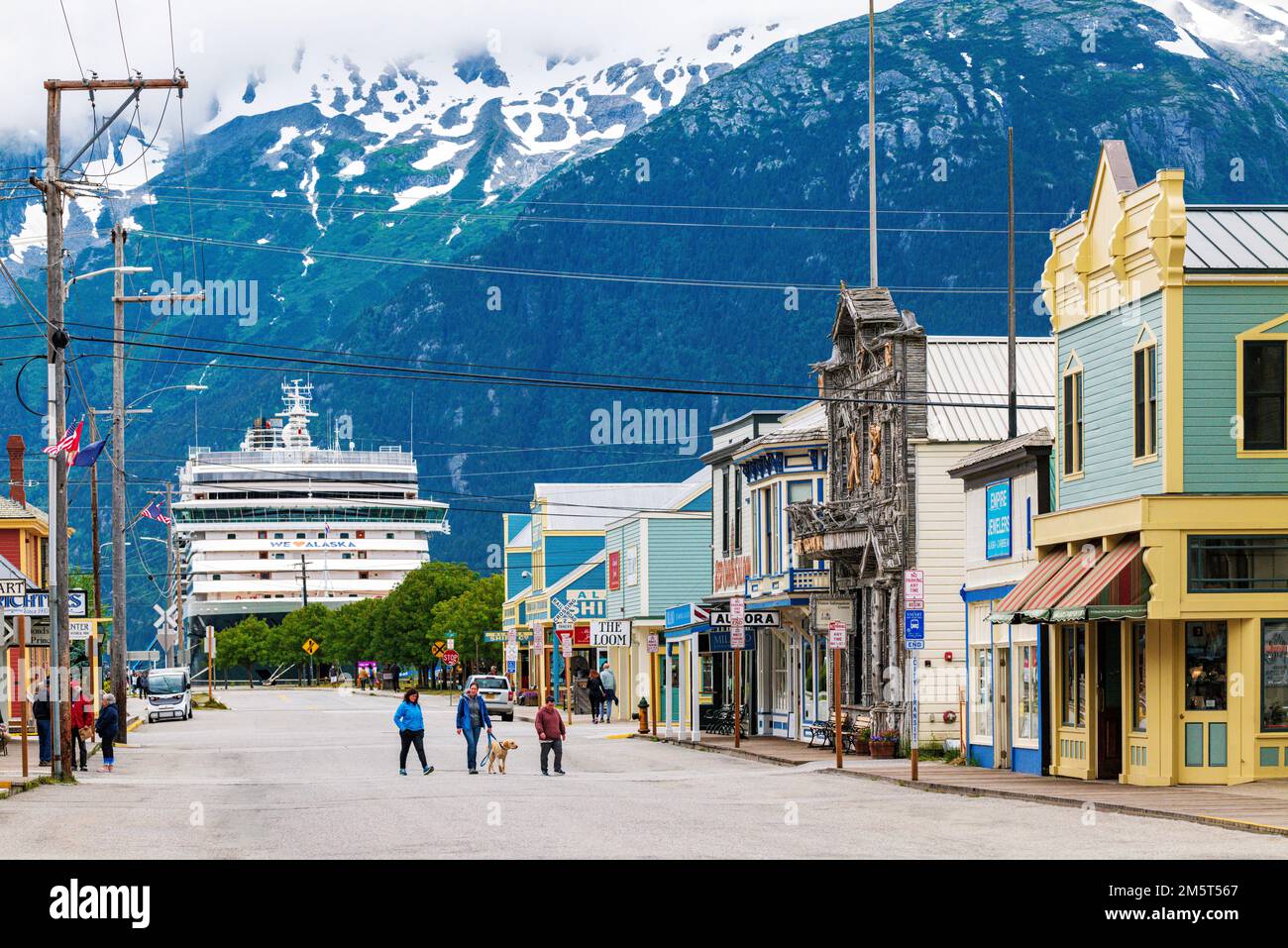 Shops in cruise ship hi-res stock photography and images - Alamy