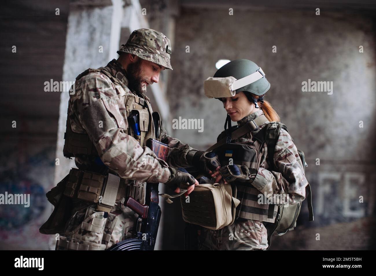 Fully equipped and armed ukrainian soldiers checking their equipment ...