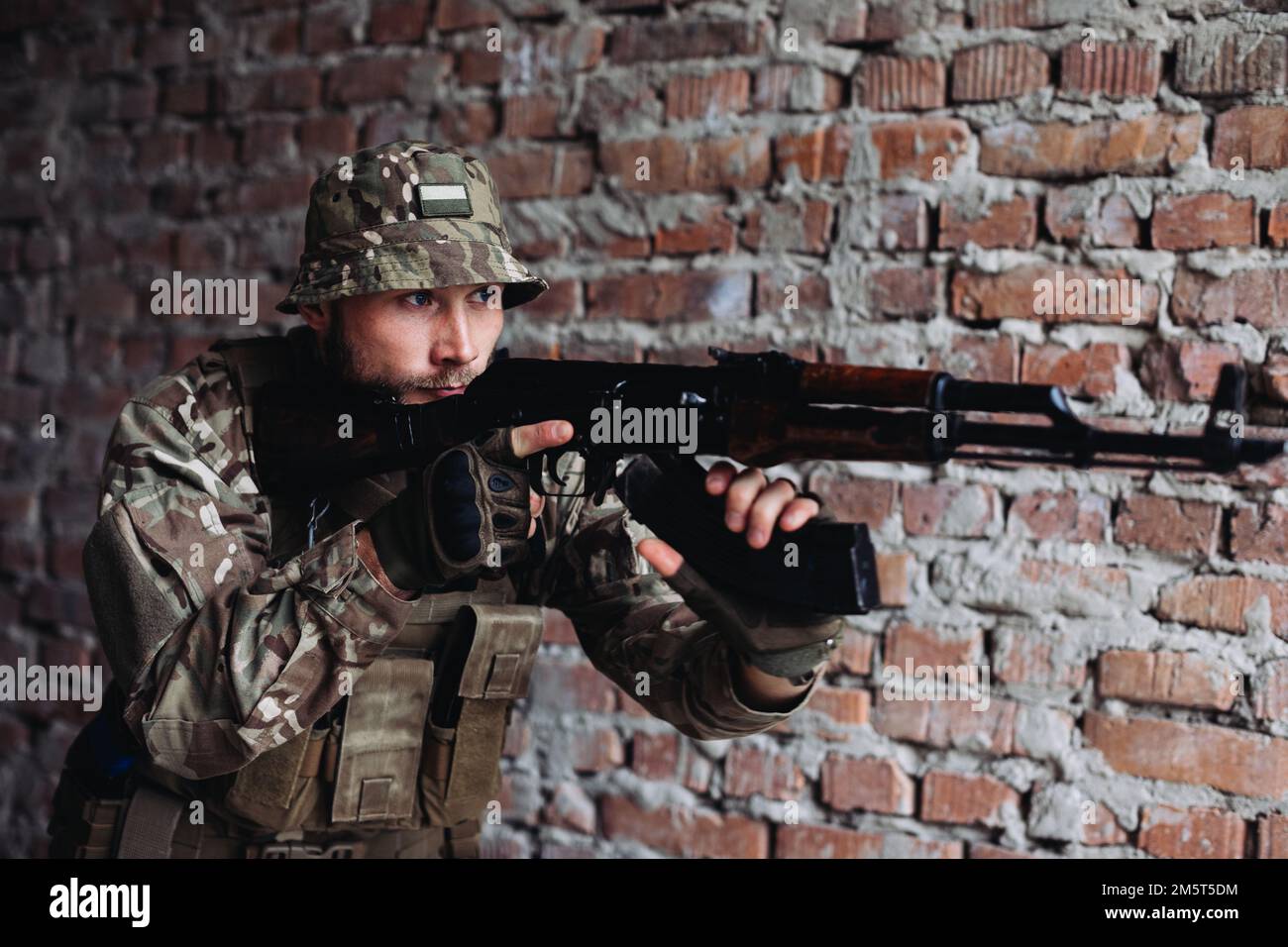 Weapons in the hands hi-res stock photography and images - Alamy