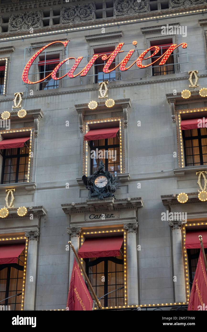 The Cartier Mansion with 2022 Holiday Decorations on Fifth Avenue, New ...