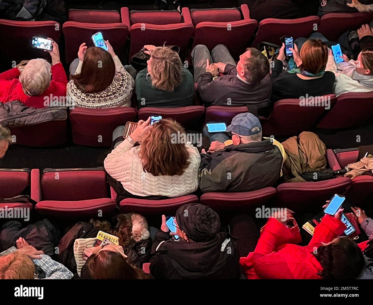 "Neil Diamond Musical: A Beautiful Noise" at the Broadhurst Theatre ...