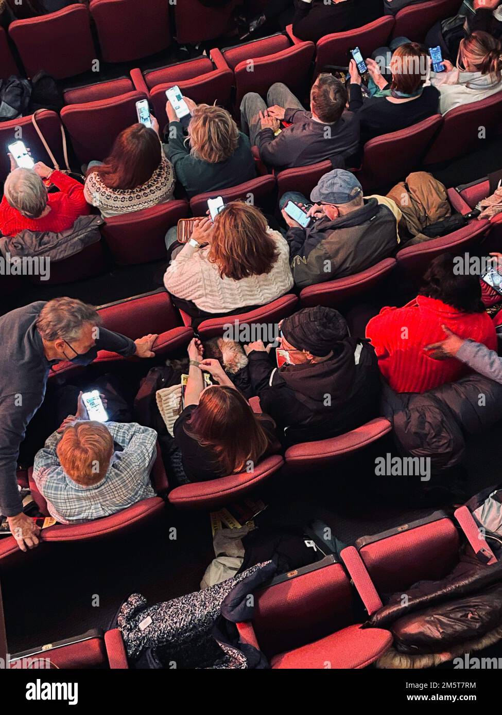 "Neil Diamond Musical: A Beautiful Noise" at the Broadhurst Theatre ...
