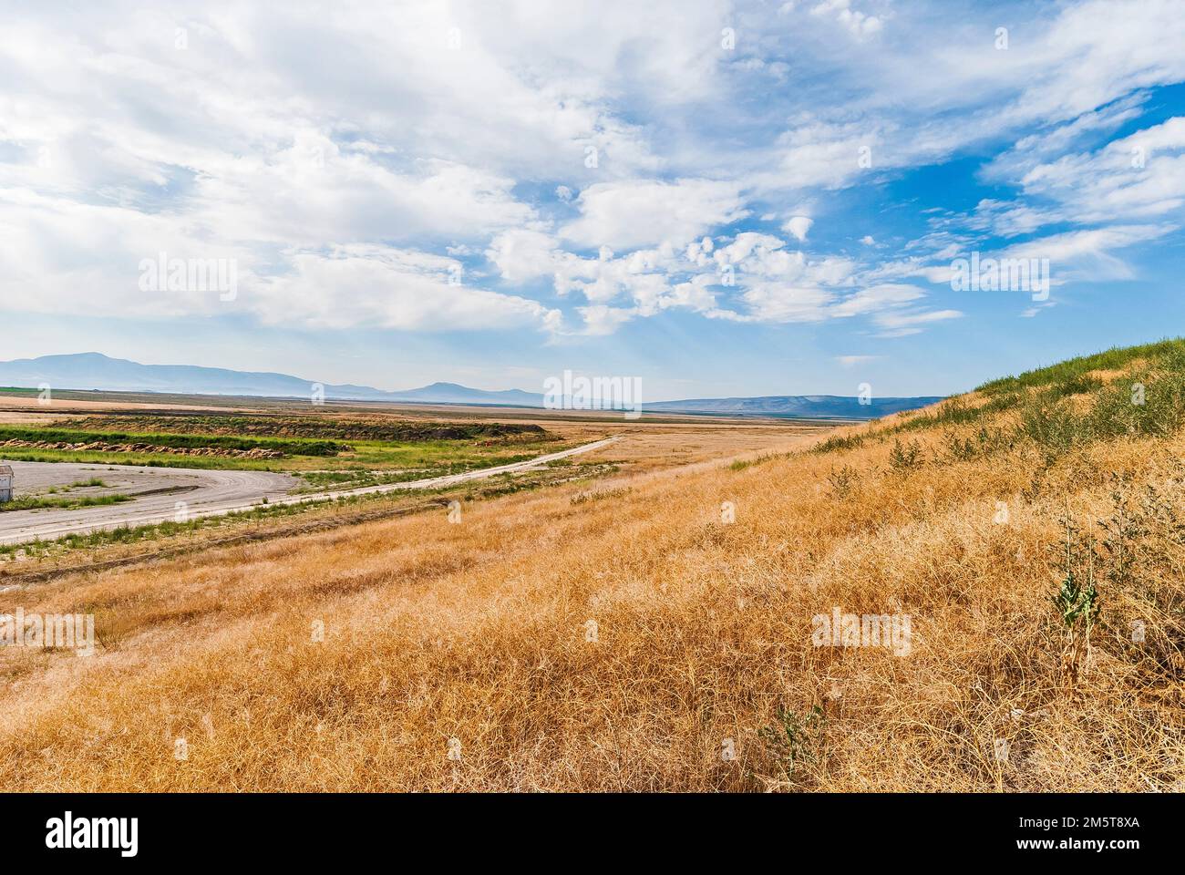 Landfill hillside hi-res stock photography and images - Alamy