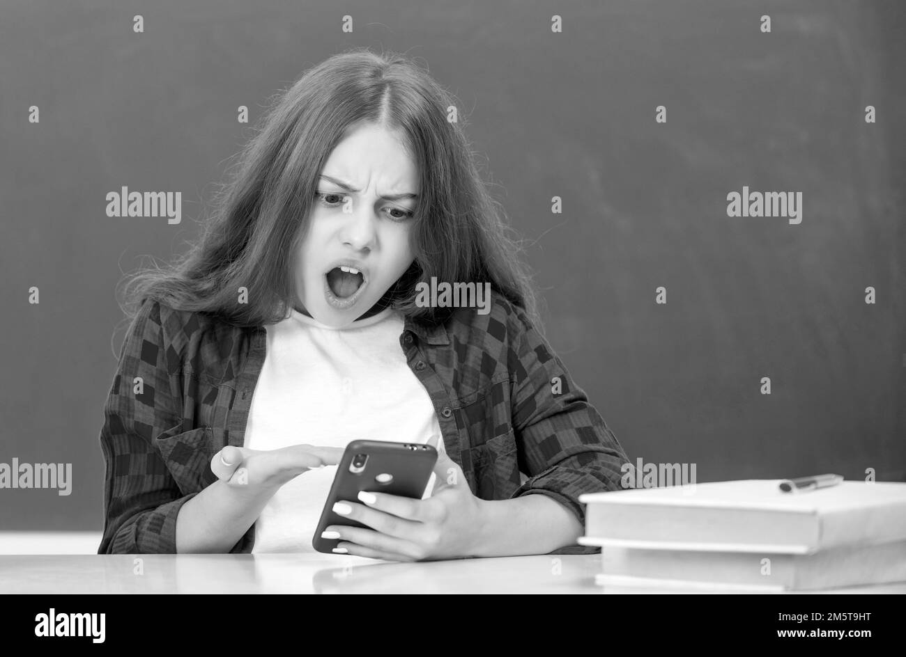 Girl typing smartphone Black and White Stock Photos & Images - Alamy