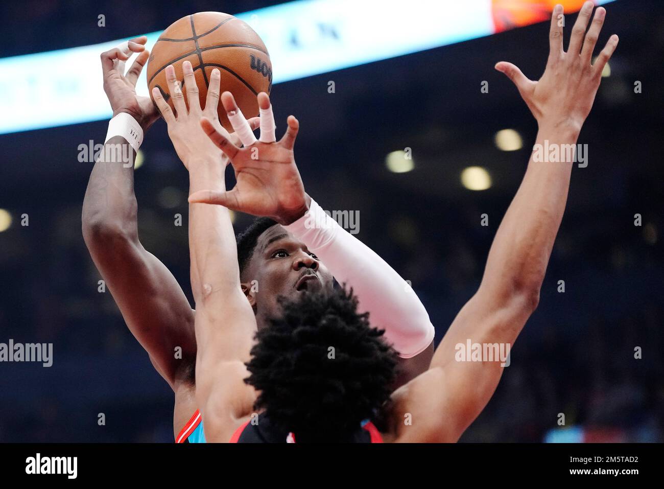 Toronto, Canada. 30th Dec, 2022. Phoenix Suns centre Deandre Ayton (22 ...