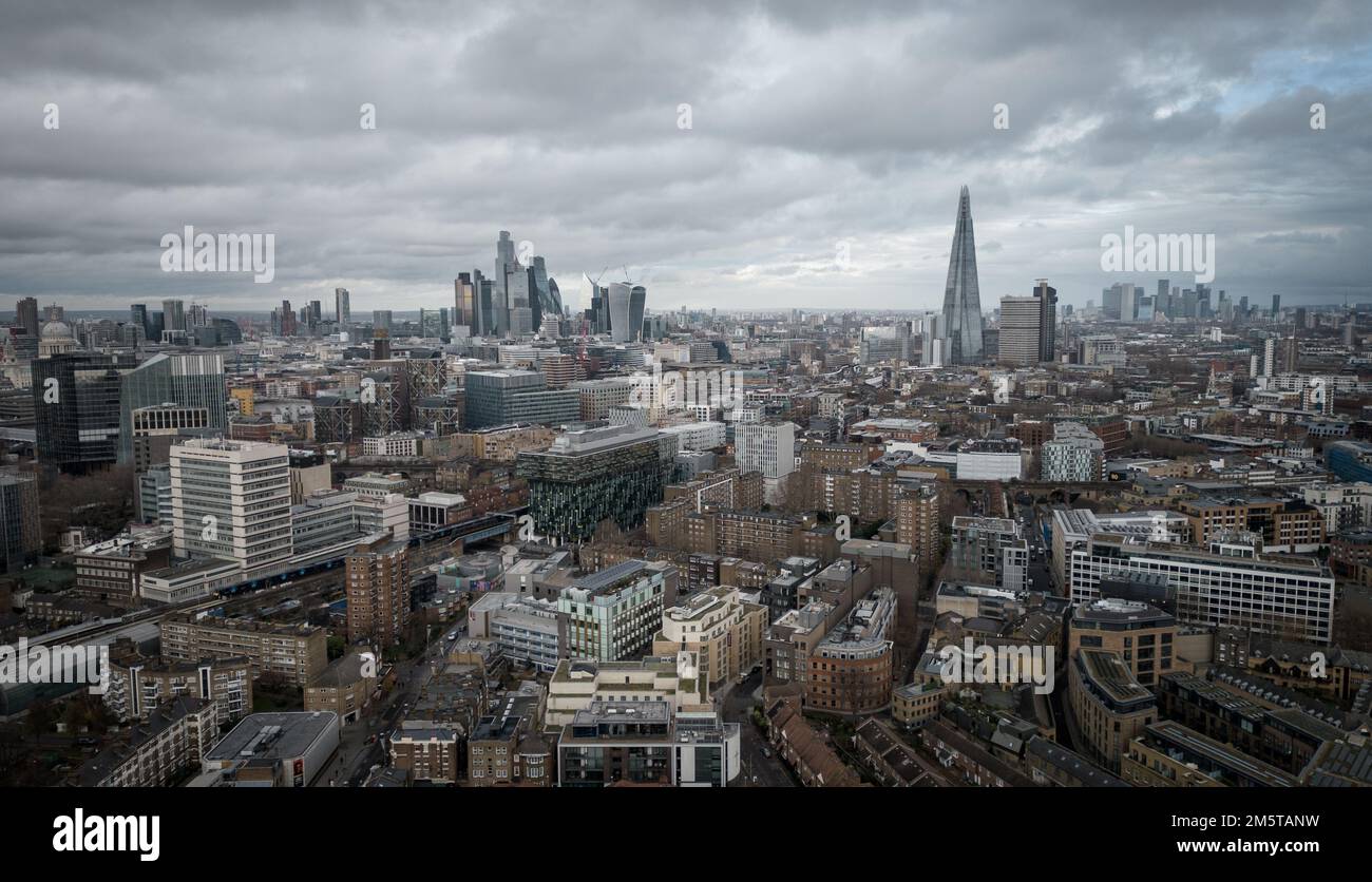 London rooftops millennium wheel hi-res stock photography and images ...