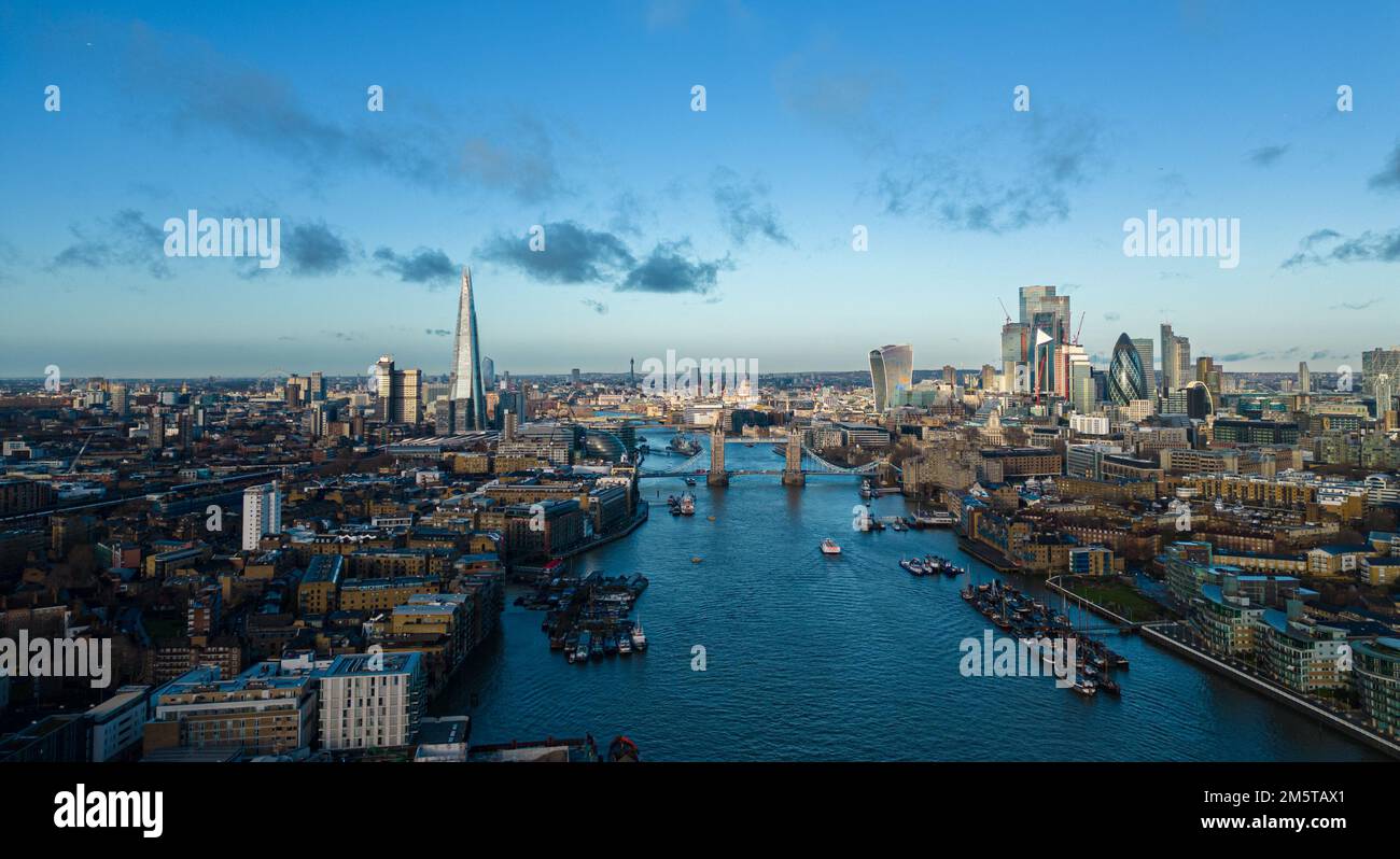 Typical london street view night hi-res stock photography and images ...