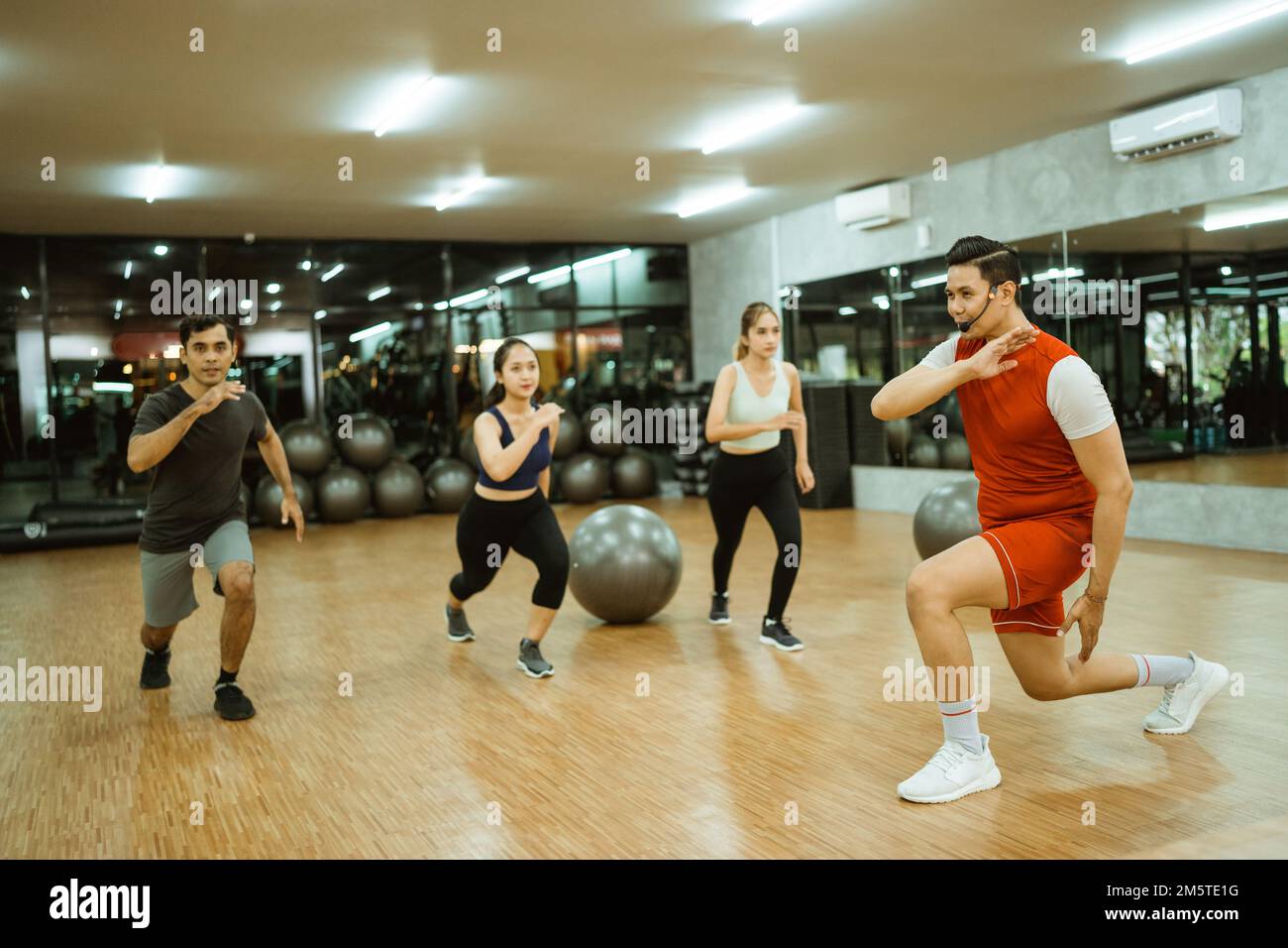 Young sporty group instructor hi-res stock photography and images - Alamy