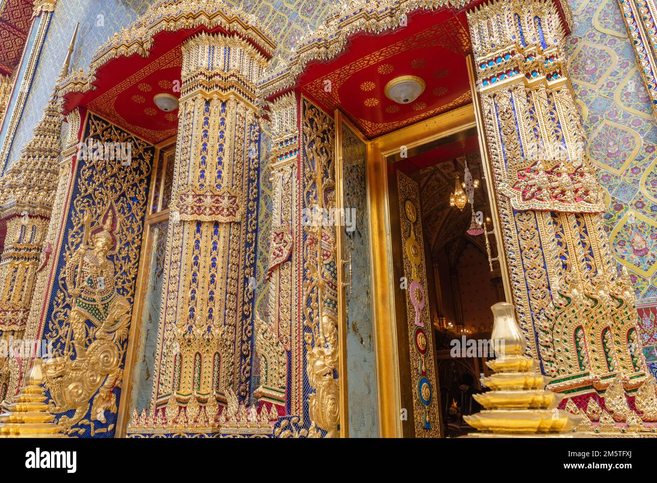 Details of Wat Ratchabophit Sathitmahasimaram Ratchaworawihan, a ...