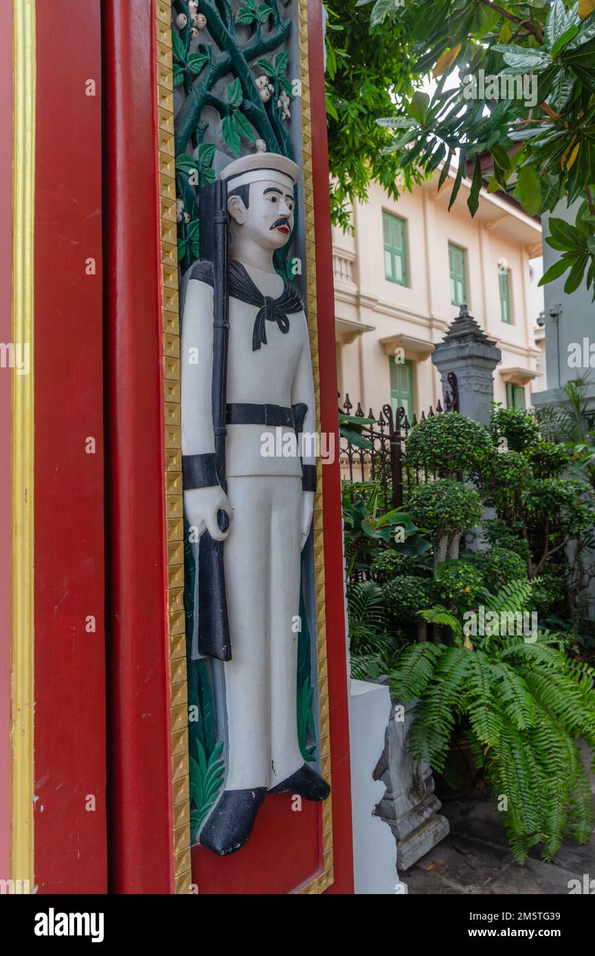 Watchman on the door of Wat Ratchabophit Sathitmahasimaram ...