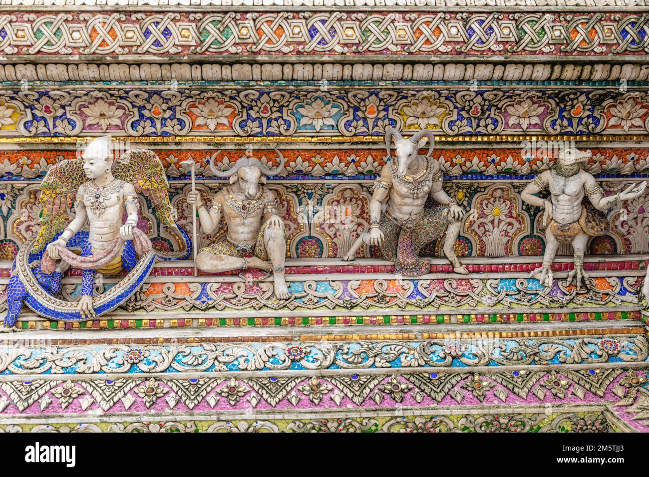 Statues of Wat Pariwat Ratchasongkram - Buddhist temple in Bangkok ...