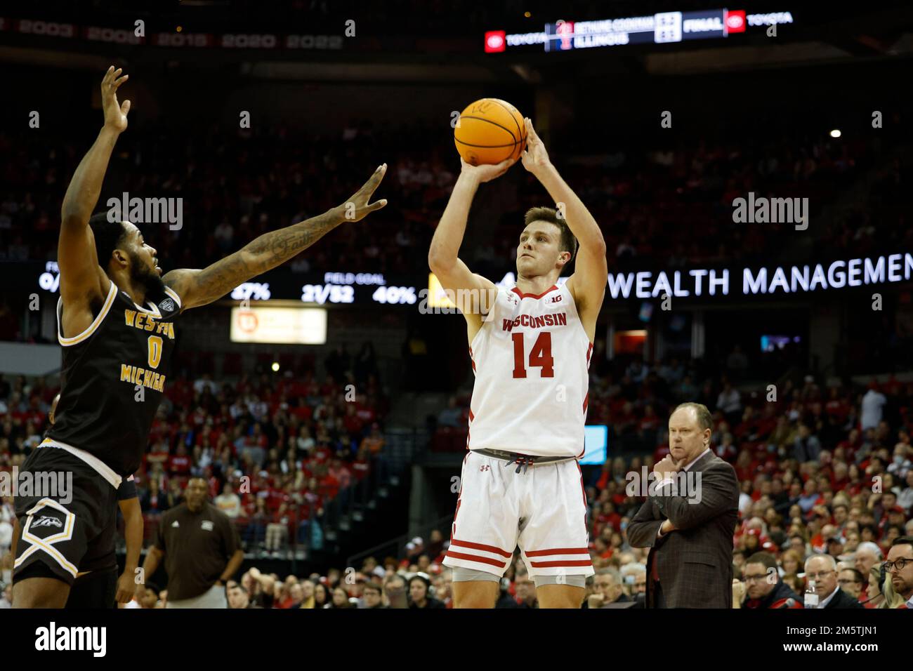 Madison, WI, USA. 30th Dec, 2022. Wisconsin Badgers forward Carter ...