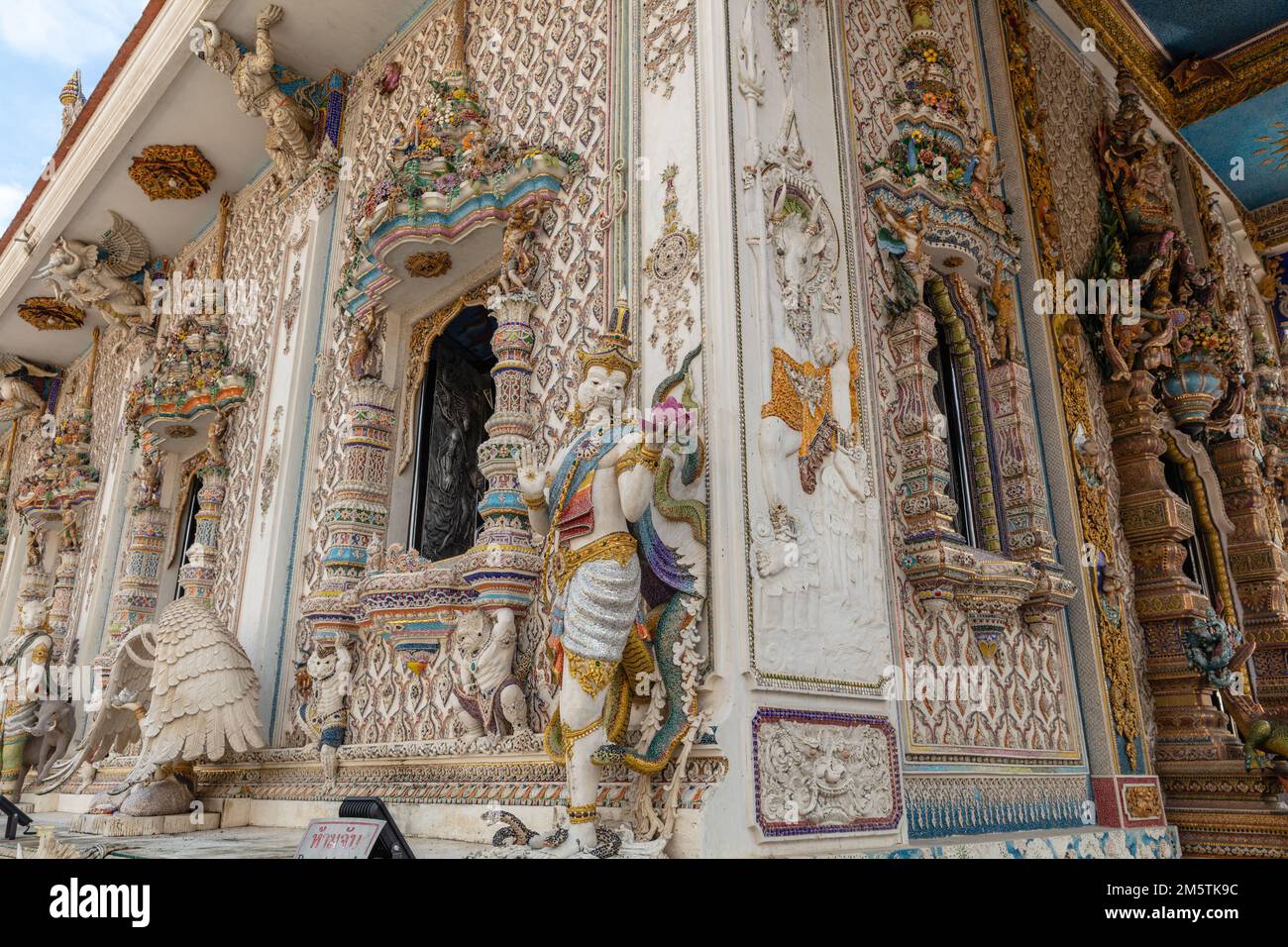 Pariwat temple bangkok hi-res stock photography and images - Alamy