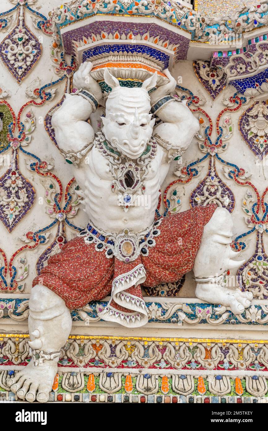 Statues of Wat Pariwat Ratchasongkram - Buddhist temple in Bangkok ...