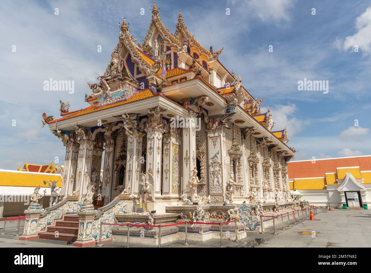 Pariwat temple bangkok hi-res stock photography and images - Alamy