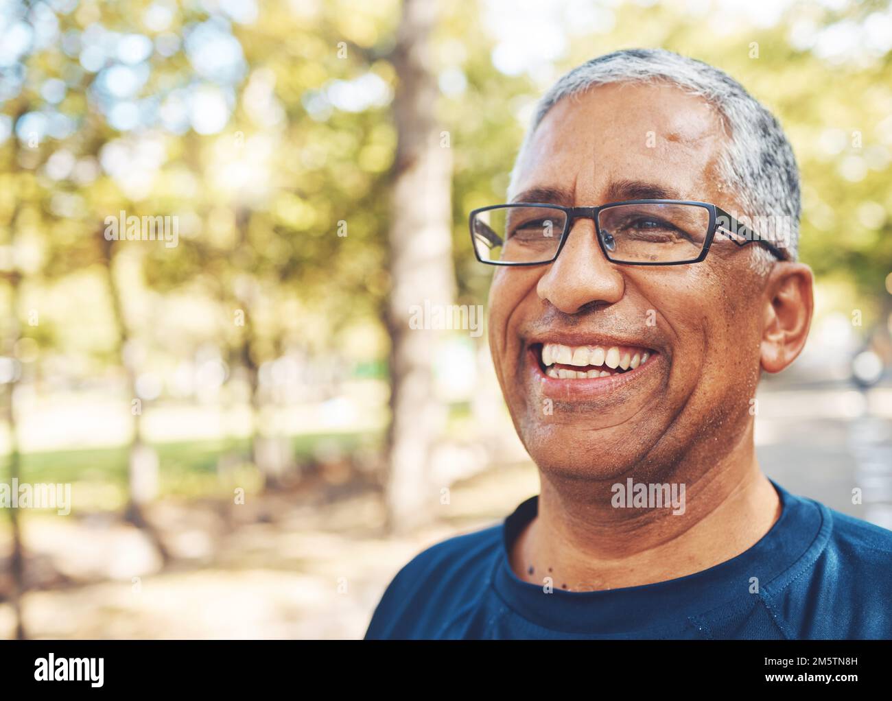 Elderly man running in marathon hi-res stock photography and images - Alamy