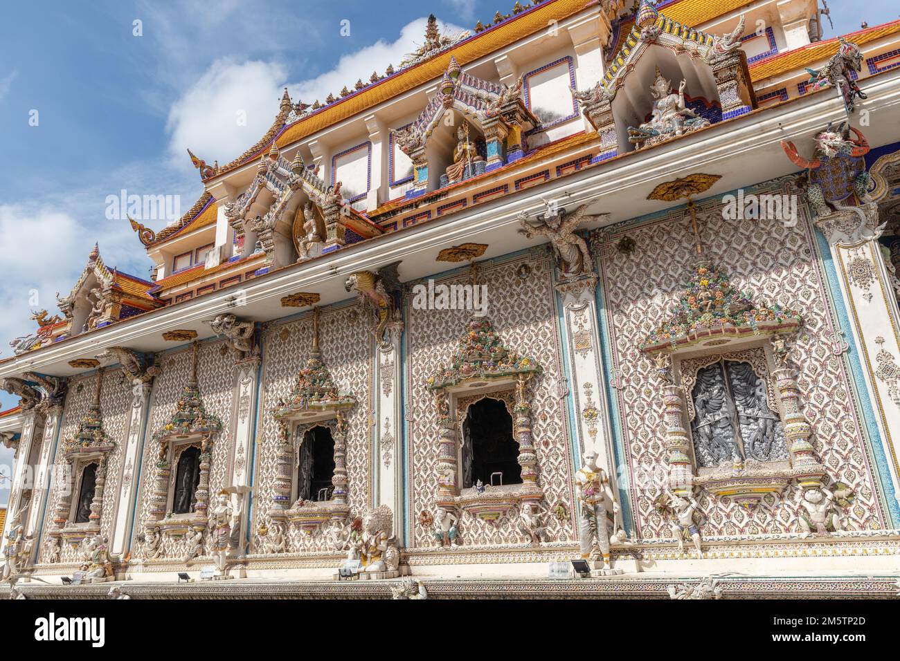 Pariwat temple hi-res stock photography and images - Alamy