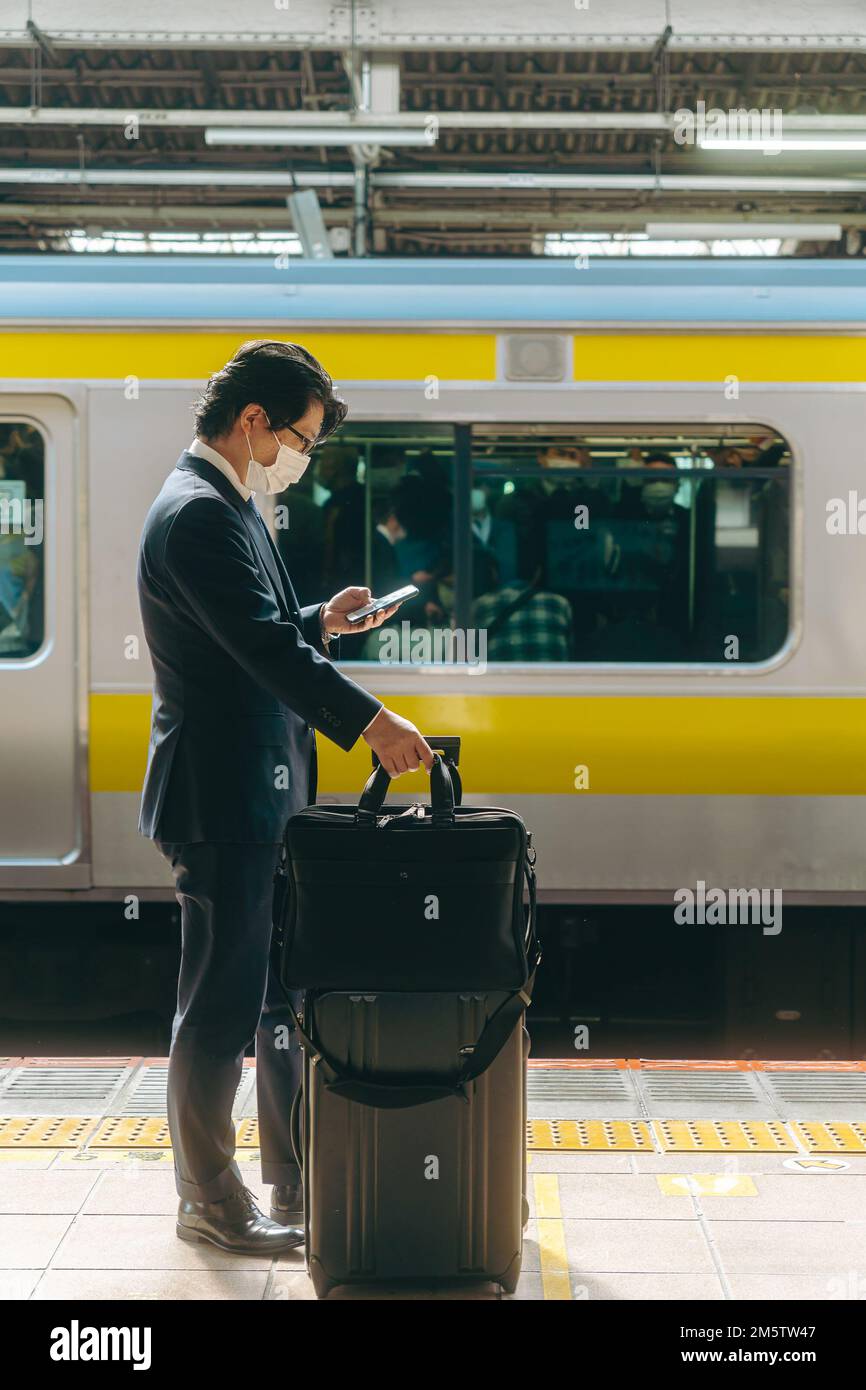 Commuter train people working hi-res stock photography and images - Alamy
