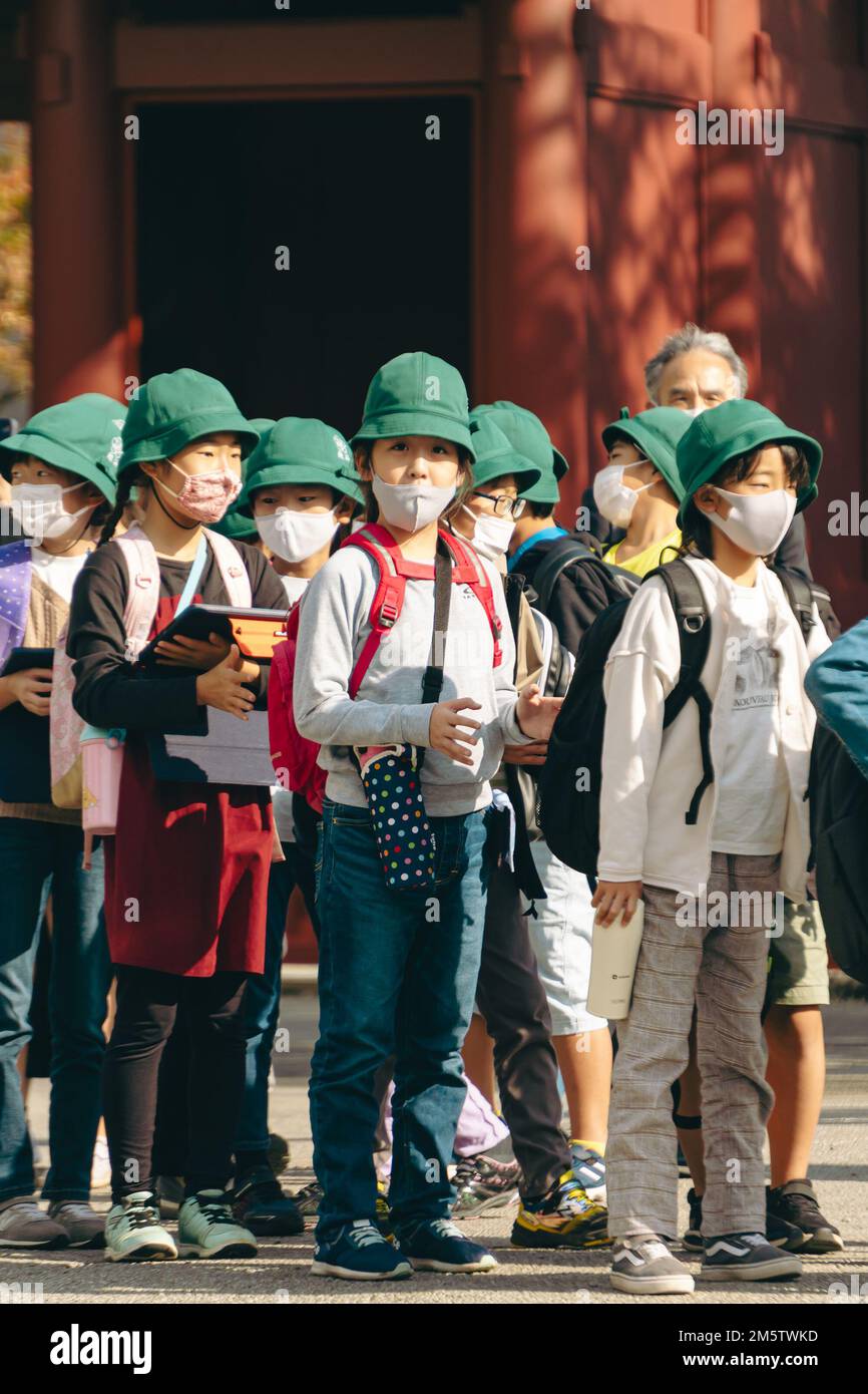 Elementary school students on a trip to Sensoji Temple, Asakusa Stock ...