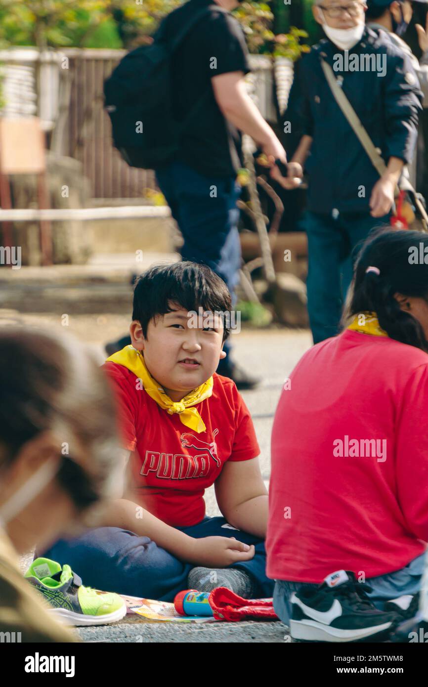 Elementary school students taking a break while on a trip to Sensoji ...
