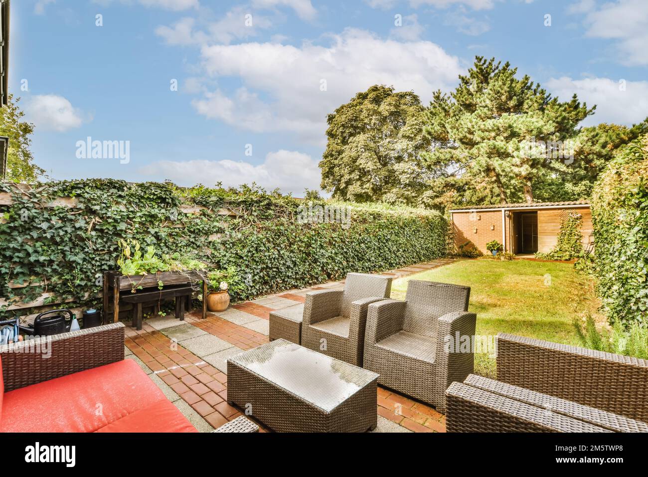 Outdoor patio structure hi-res stock photography and images - Alamy