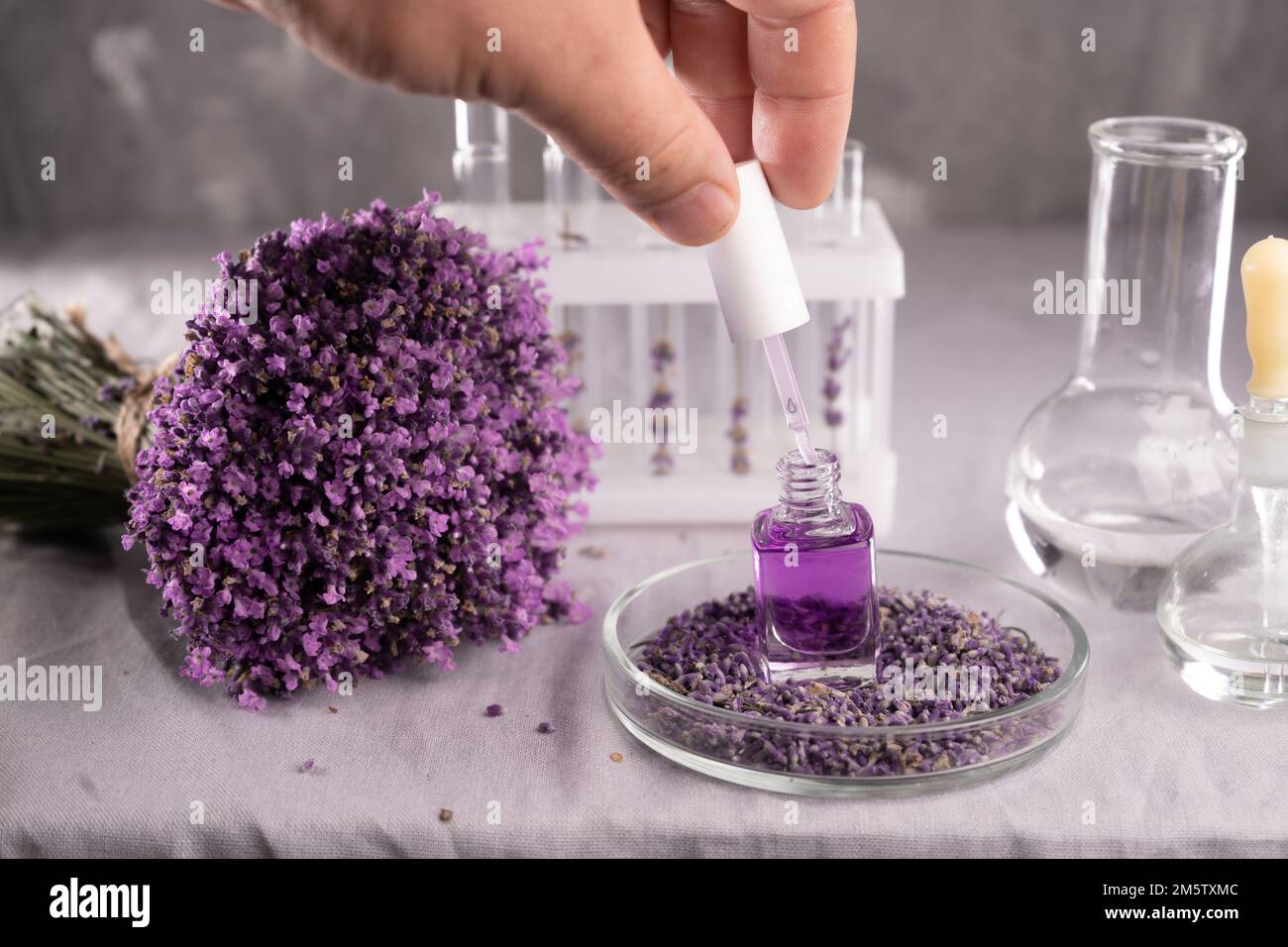 Vial extraction hi-res stock photography and images - Alamy