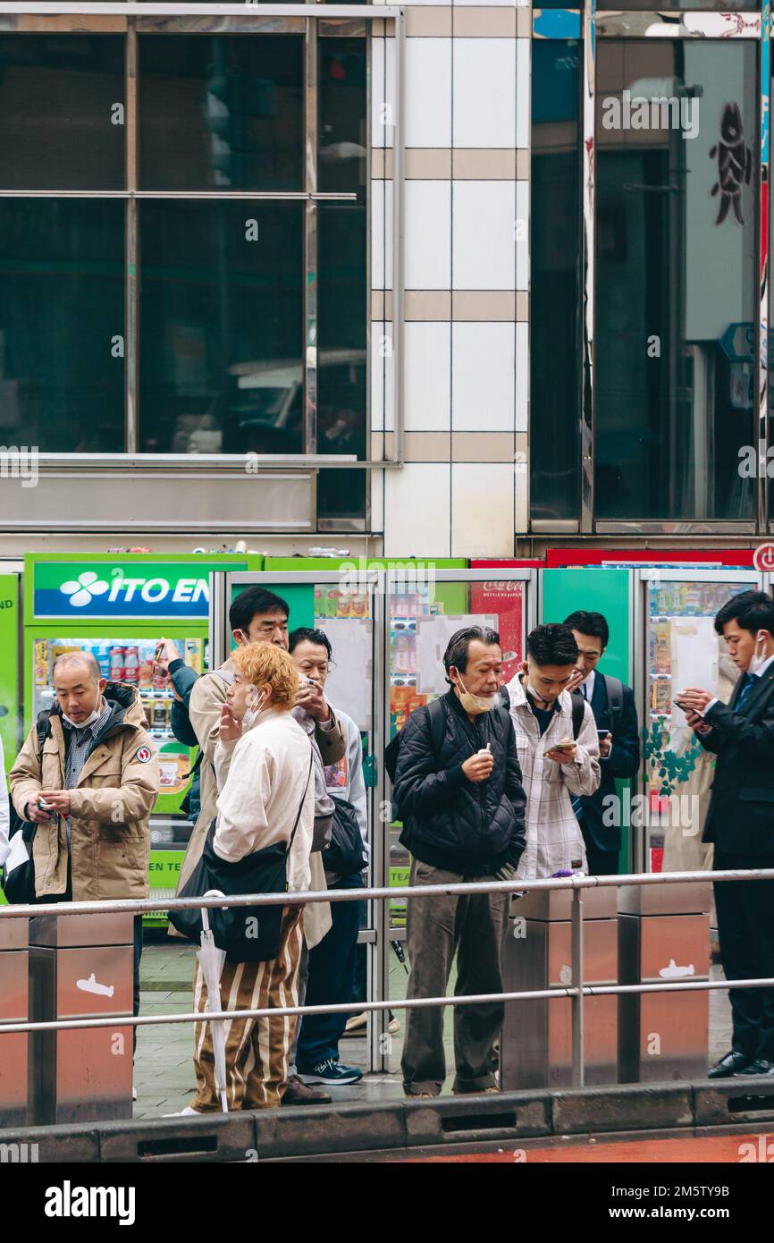 Japanese cigarette vending machine hi-res stock photography and images ...