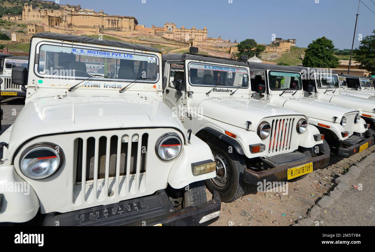 Tourist vehicles parked in front of Amber Fort at Jaipur in Rajasthan ...