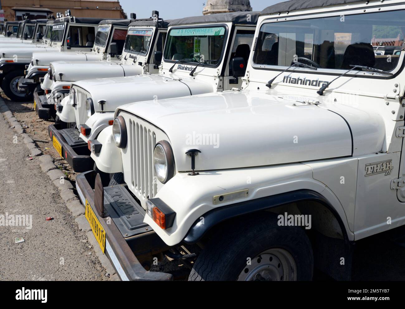 Tourist vehicles parked in front of Amber Fort at Jaipur in Rajasthan ...