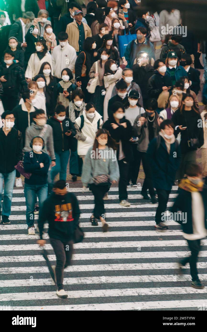 Crowds of people crossing the road at Shibuya's scramble crossing Stock ...